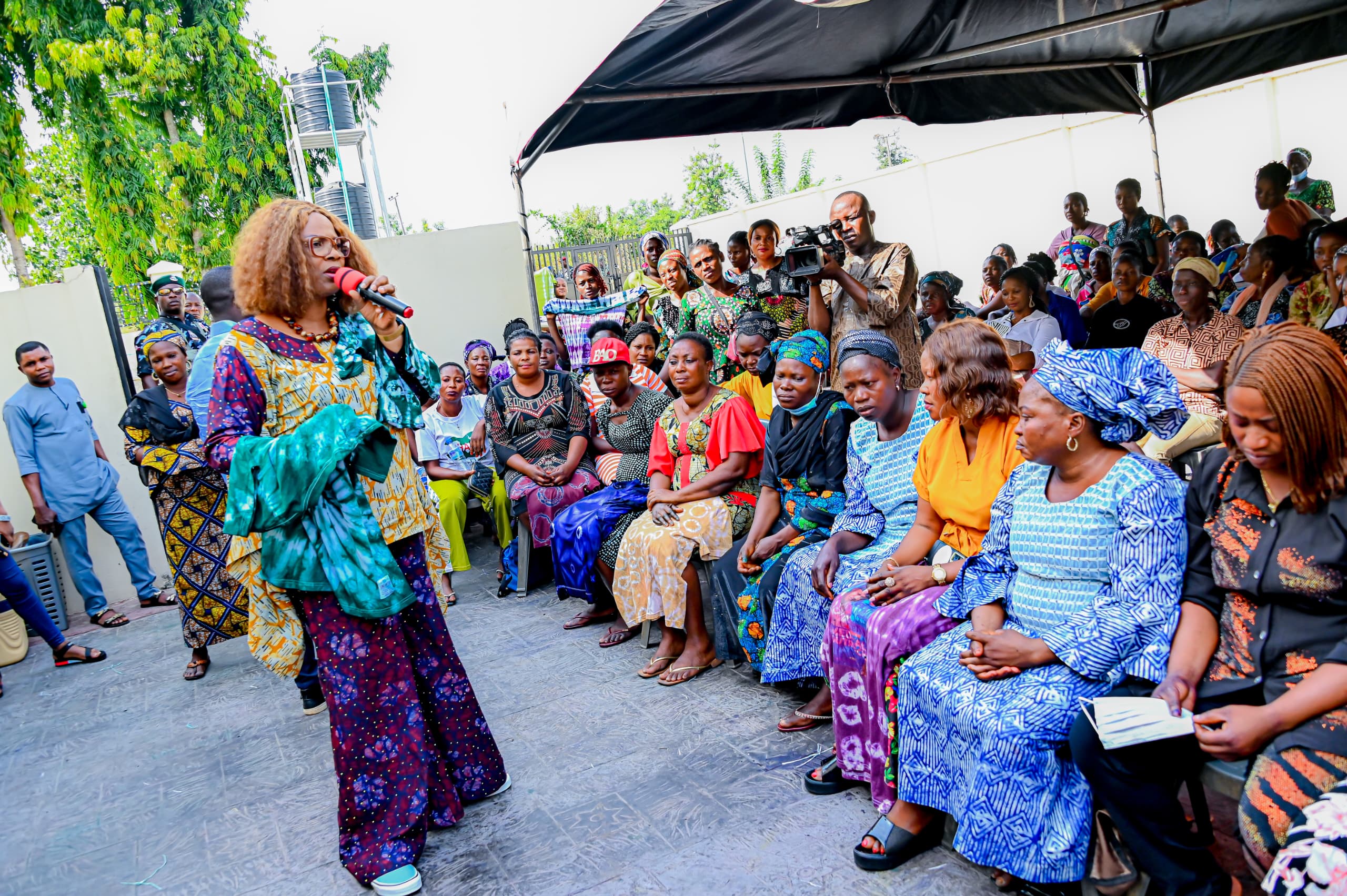 Ekiti First Lady urges Adire trainees to market online - Ministry of ...